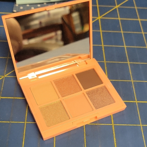 Essence | Makeup | Essemce Coral Me Maybe 45g Eyeshadow Palette New ...